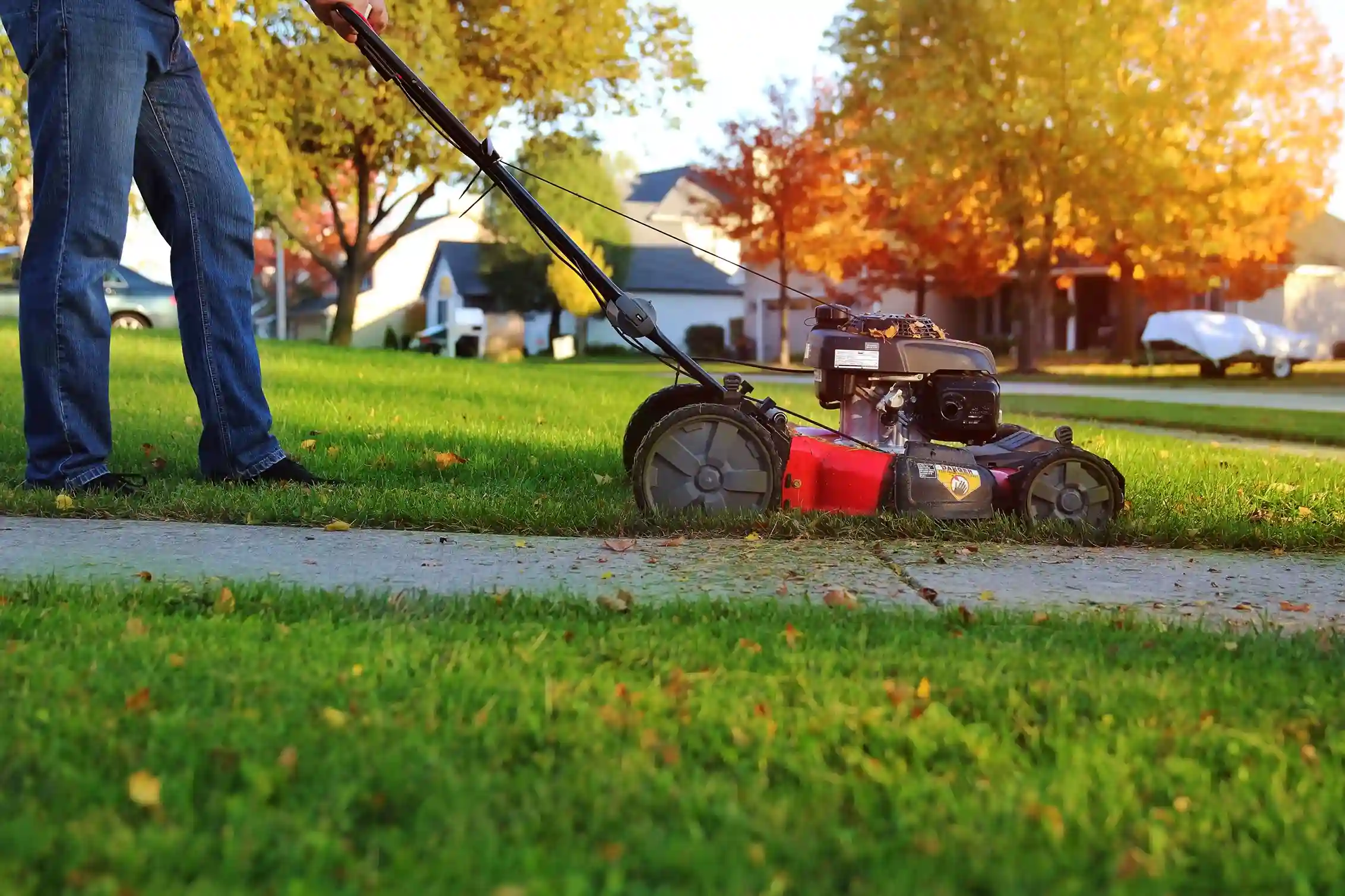 Lawn Mowing Season: When to Start and When to Stop in 2026
